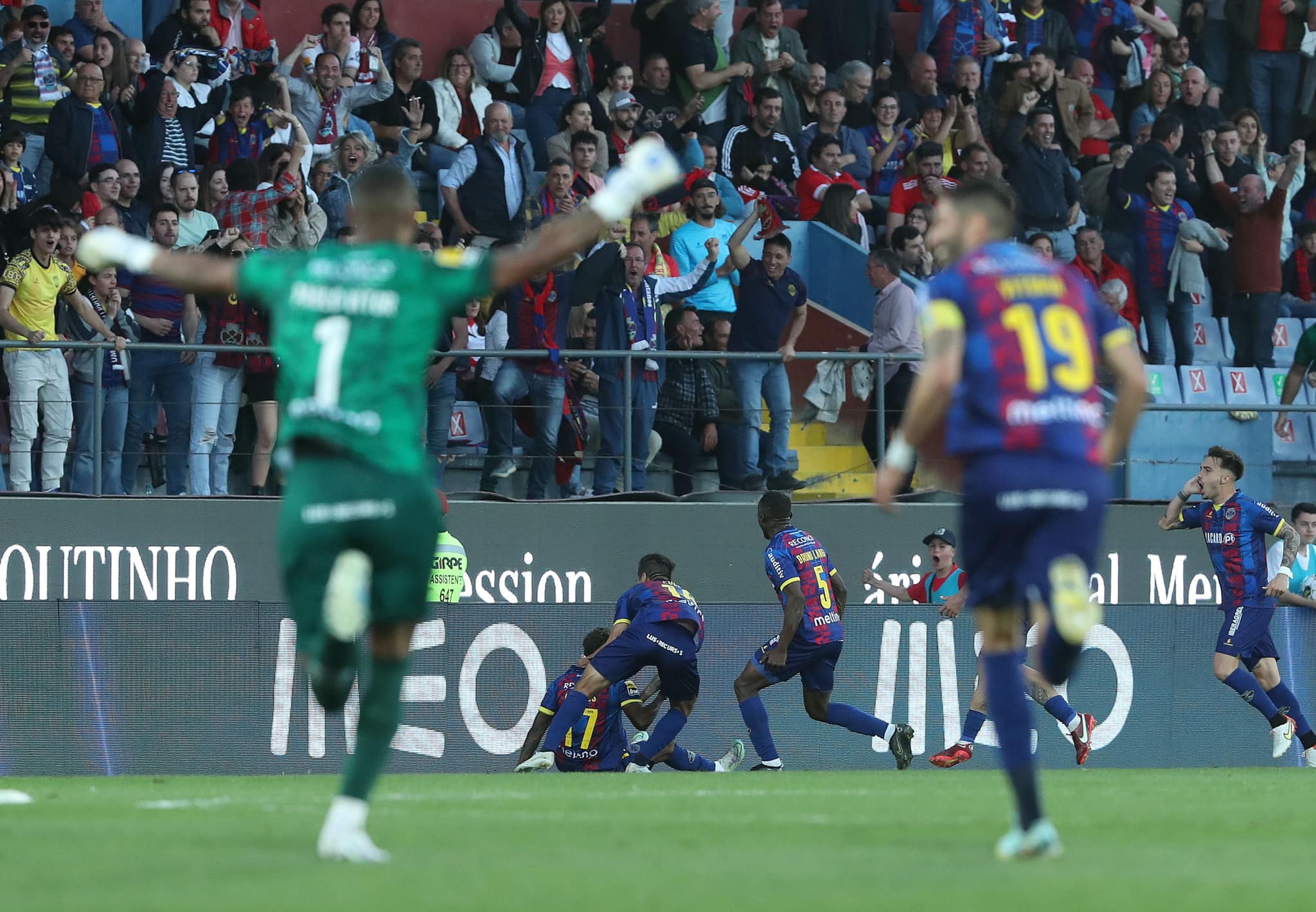 GD CHAVES VENCE LÍDER COM GOLO AO CAIR DO PANO - GD Chaves